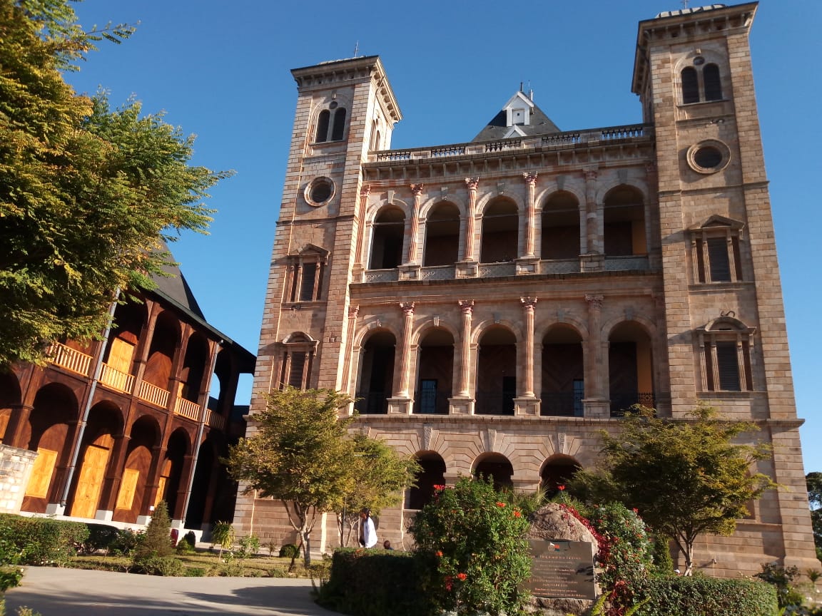 TOURISME : GUIDE DE VISITE DU ROVA MANJAKAMIADANA - ROVAN'I ...