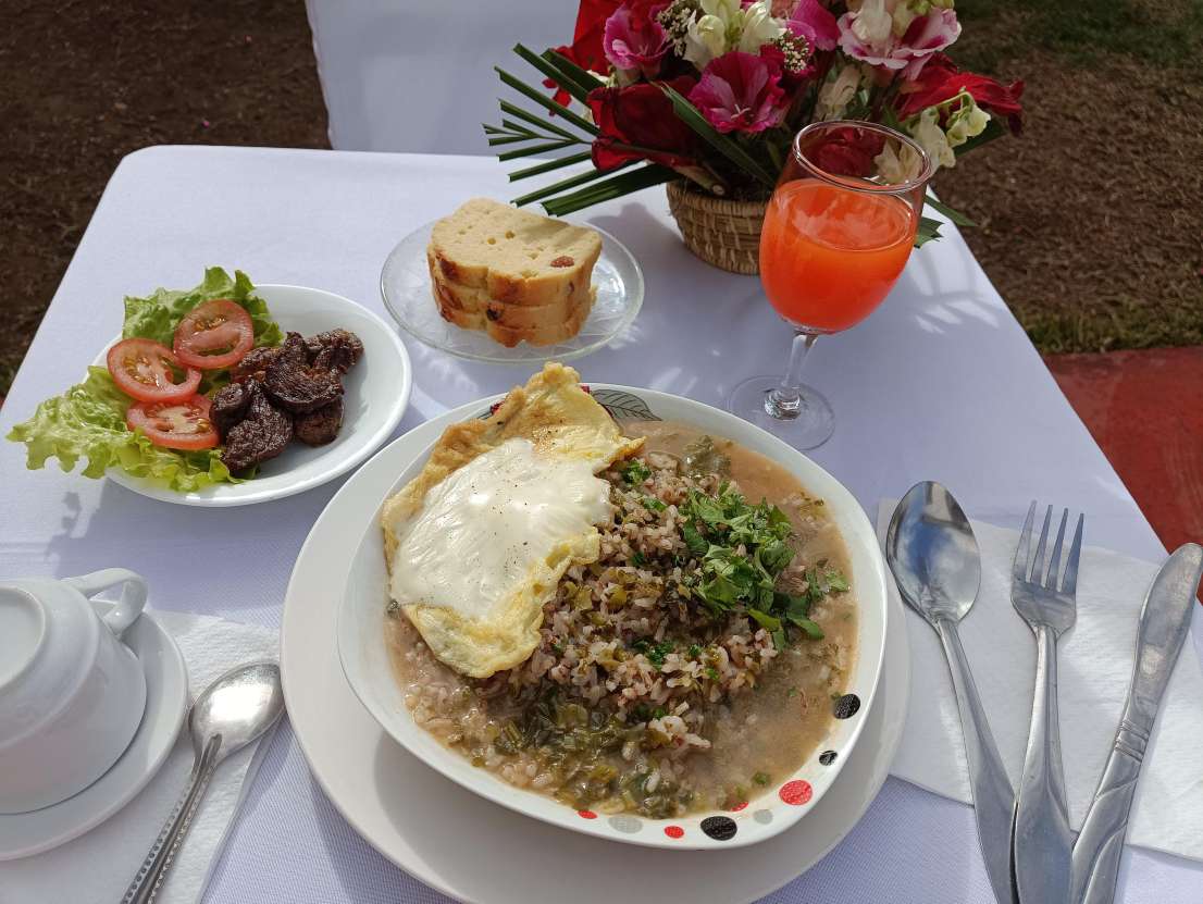 GASTRONOMIE : LE PLAT MALAGASY VARY AMIN'ANANA SY KITOZA A MADAGASCAR ...
